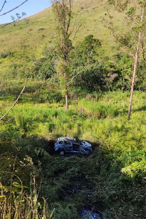 Carro Pega Fogo Na BR 267 Em Juiz De Fora