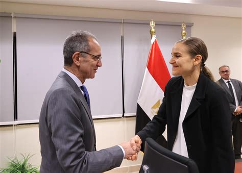 وزير الاتصالات يبحث مع البنك الدولى مشروعات التعاون المشترك في مجال