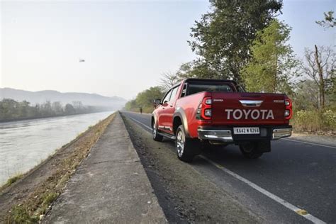 Toyota Hilux Colours Check Toyota Hilux Colour Options Autocar India
