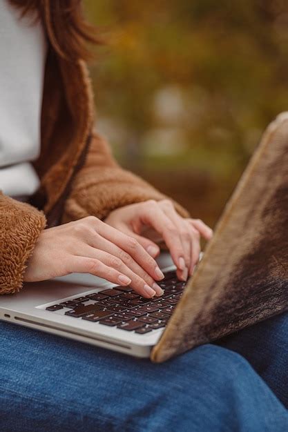 Premium Photo Traveling Woman Typing On Keyboard Of Laptop While