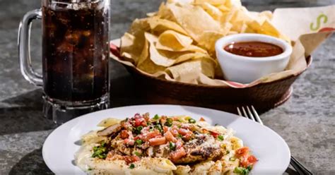 Free Chilis 3 For Me Meal For 1 000 People The Freebie Guy® ️️️