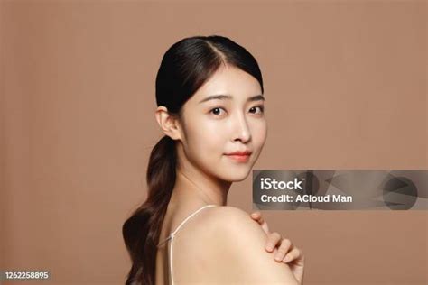 亞洲年輕女子的美像 照片檔及更多 亞洲 照片 亞洲 時裝模特兒 美麗的女人 Istock