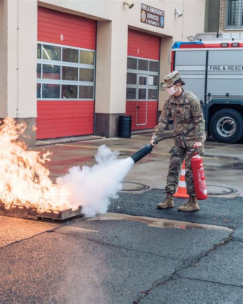 Des Offers Fire Extinguisher Training Article The United States Army