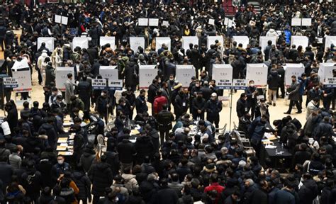 제28대 집행부 선출을 위한 투표하는 한국노총 선거인단 서울경제
