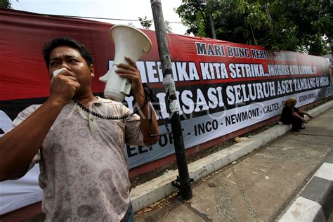 Nasionalisasi Tambang Dan Migas Antara Foto
