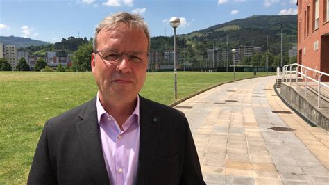 Elecciones El PSE ofrece un polideportivo junto al campo de fútbol de Ansio