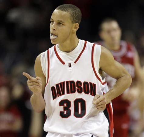 דיווח סטף קרי מונה לעוזר המנהל המקצועי בקולג בו שיחק