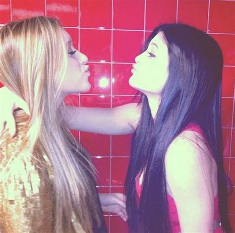 Pin By Baba Khan On Kylie Jenner Tumblr Girly Aesthetic Kylie Jenner Street Style Kylie