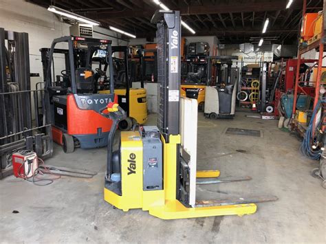 2014 Yale Stacker Greatwest Maintenance Service Ltd