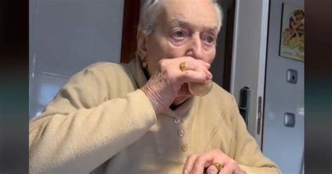 La Viral Pelea De Una Abuela De 92 Años Por Tomar Su Chupito