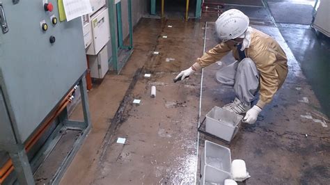 油や水で滑る工場倉庫厨房等の床の滑り止め 建設工事滑り止めセキュリティ再生加工の事なら安全安心支援隊のテックグランドアップにお