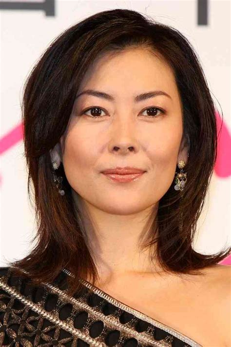「誰かと思った！」中山美穂 「格付け」登場でネットざわ「一瞬誰かと」「金髪なっとる」「脚きれー」 ガールズちゃんねる Girls