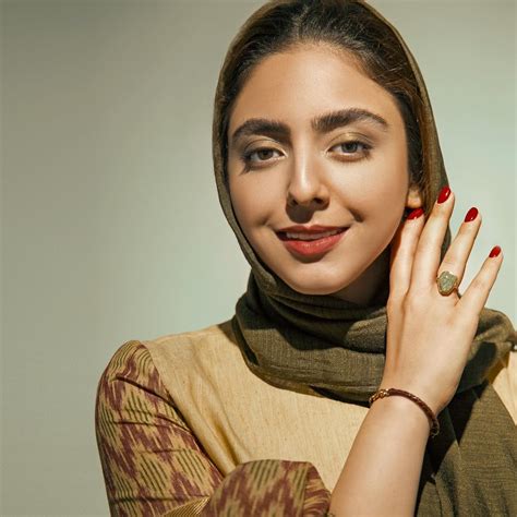 چراغ جادو تاریخ سینمای ایران فخرالدین و نیلوفر در نمایی از فیلم میوه گناه روی جلدی مجله