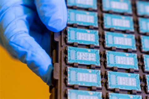 满足更高算力需求英特尔率先推出用于下一代先进封装的玻璃基板 极客公园
