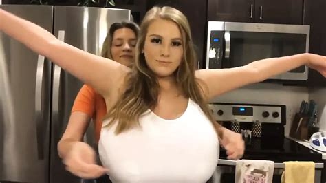 Yungfreckz วัดนมใหญ่ของเธอ Xhamster
