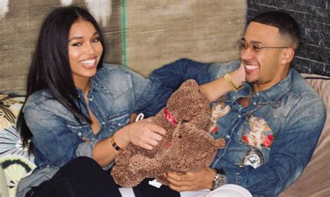 Manchester United Misfit Memphis Depay Celebrates Girlfriend Lori