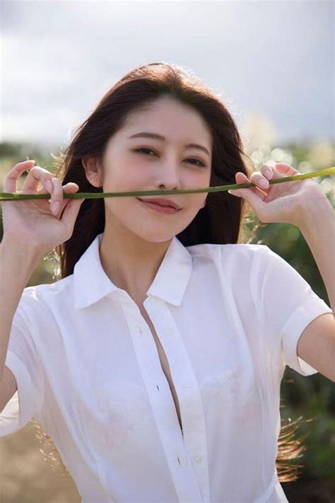 森日向子 寫真集《h》 露天市集 全台最大的網路購物市集