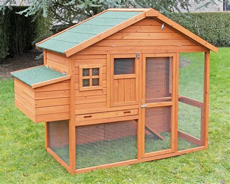 Poulaillers en bois résistants pour poules Ferme de Beaumont