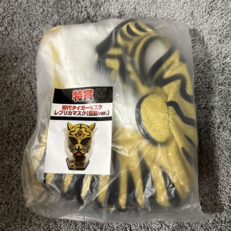新日本プロレスくじ 特賞初代タイガーマスクレプリカ メルカリ
