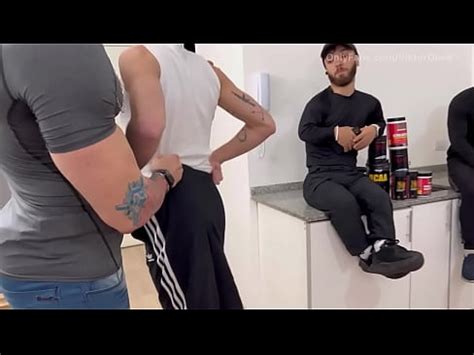 ORGIA CON MIS AMIGOS ENanos LE ROMPEMOS EL CULO A UN JOVEN XVIDEOS