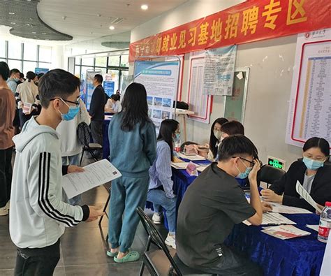我校举行2022年南宁市用人单位校园专场招聘会 学生工作部（处）、武装部