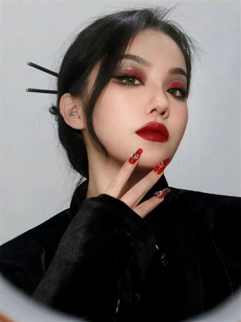 红黑截断式眼妆教程有种红皇后的感觉好特别 cr 一颗橘砸 Makeup looks Asian eye makeup
