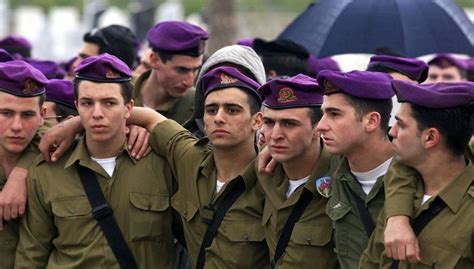 يديعوت أحرونوت عدد كبير من الضباط الاسرائيليين يفكّرون في الاستقالة
