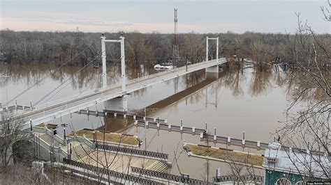 Росія в Оренбурзі оголосили масову евакуацію через повінь Читайте на Ukr Net