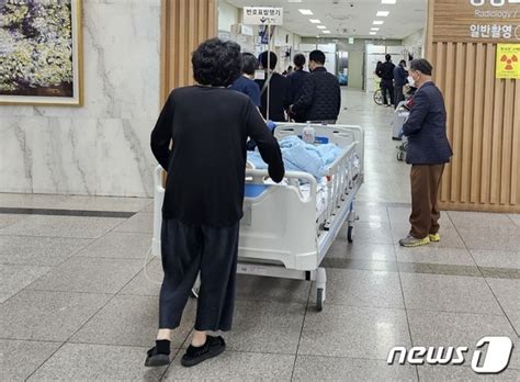 의·정 갈등 지속이동하는 환자들 뉴스1