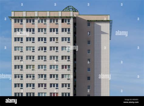 Ddr Plattenbau Fotos Und Bildmaterial In Hoher Auflösung Alamy