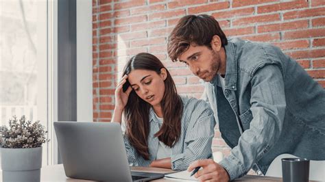 8 Small Habits That Make You Look Way Less Experienced Than You Are Yourtango