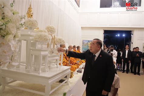 งานศพ “เอ๋ ชนม์สวัสดิ์” สุดเศร้า “ทักษิณ” ส่งพวงหรีดแสดงความอาลัยด้วย