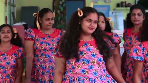 කොච්චර නැටුම් දැකල තිබුණත් පෙර පාසල් ටීචලාගෙ මෙහෙම නැටුමක් දැකල නැතුව