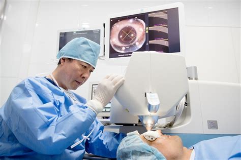 백내장 수술 전 수정체 선택에 심혈을 기울여야 당신의 건강가이드 헬스조선