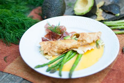 Desayuno Perfecto Tortilla De Aguacate Jamón Ibérico Y Espárragos