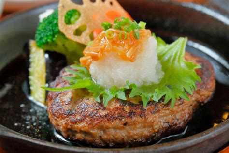 「ハンバーグ」のアレンジレシピ、家族に喜ばれたのは？具に何入れる？ソースは？ Kufura（クフラ）小学館公式