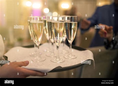 Matrimonio Con Calici Di Vino Immagini E Fotos Stock Alamy
