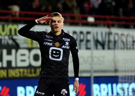 Sm Caen Norman Bassette Prêté En Belgique Marque Son Premier But En