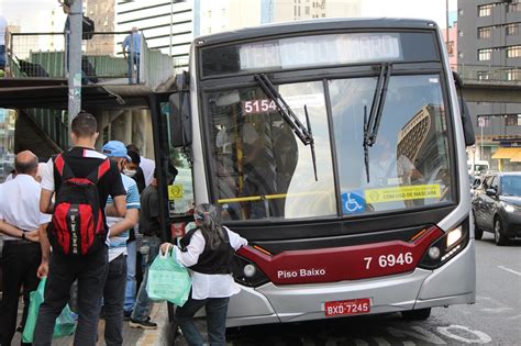 Mulher é Atropelada Por ônibus Em São Paulo Jovem Pan