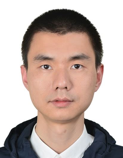 科研人员 复旦大学复杂体系多尺度研究院