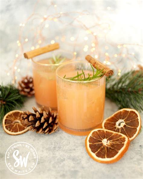 Cranberry Christmas Cocktail With Gin Sew White