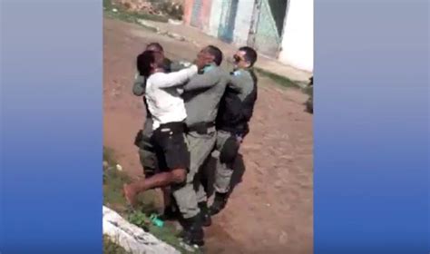 Vídeo mostra briga entre policiais e acusado de matar vereador em