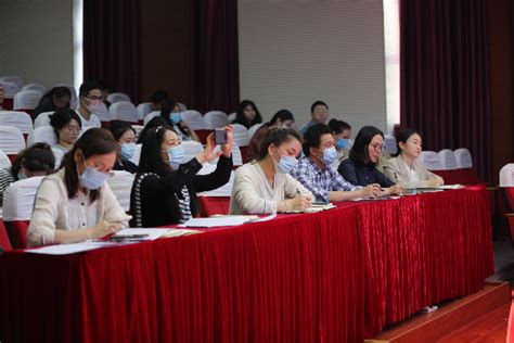 促进专业成长 彰显育人风采 ——上海外国语大学附属奉贤实验小学开展育德能力培训活动
