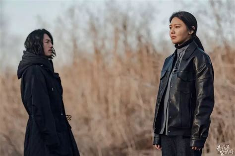 9 Rekomendasi Drama Korea Kisah Misteri Hometown Penuh Teka Teki