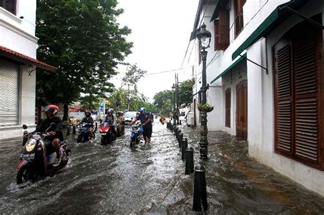 FOTO Kawasan Kota Lama Semarang Kembali Terendam Banjir