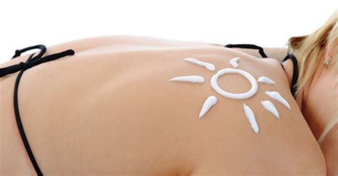 햇빛에 그을린 피부 우유로 진정시키면