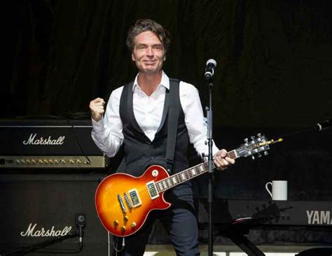 Richard Marx Subdues Unruly Passenger On Flight