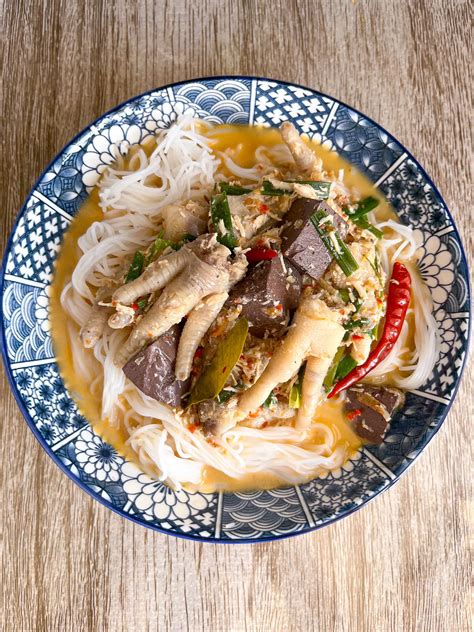 ขนมจีนน้ำยากะทิตีนไก่ ใส่ปลาร้า แกลเลอรีที่โพสต์โดย I Kunlasatrii