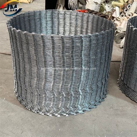 Galvanized Bto 22 Razor Wire Fence Stretched Ribbion Barbed Wire For