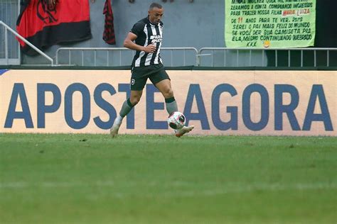Árbitro De Botafogo X Flamengo Relata Expulsões De Tiquinho Marçal E
